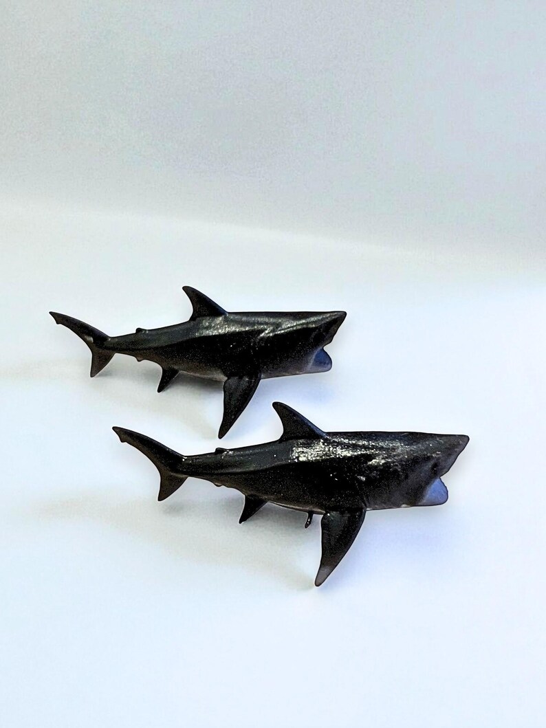 Mini figura de tiburón / Modelo de animal marino pintado a mano ...