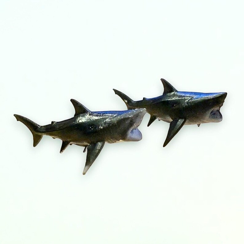 Mini figura de tiburón / Modelo de animal marino pintado a mano ...