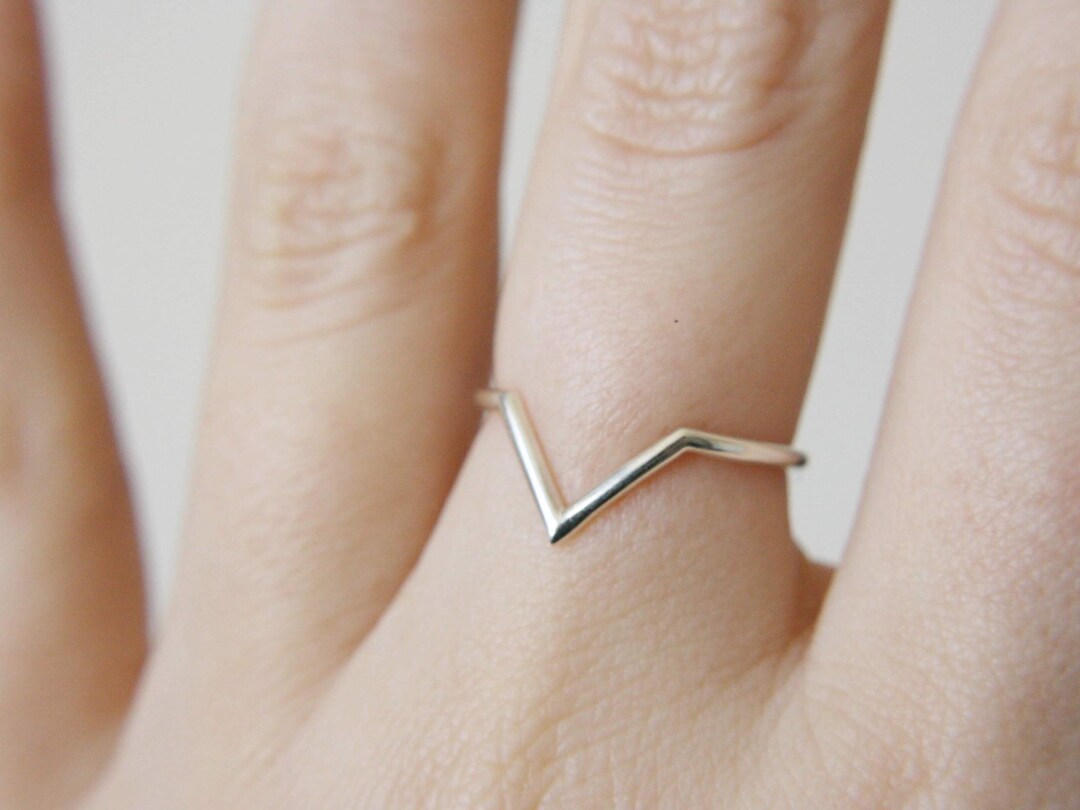 Chevron Ring, Chevron Wedding Band, Stacking Ring, V Shaped Wedding ...