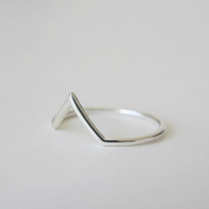 Chevron Ring, Chevron Wedding Band, Stacking Ring, V Shaped Wedding ...