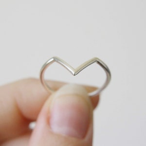 Chevron Ring, Chevron Wedding Band, Stacking Ring, V Shaped Wedding ...
