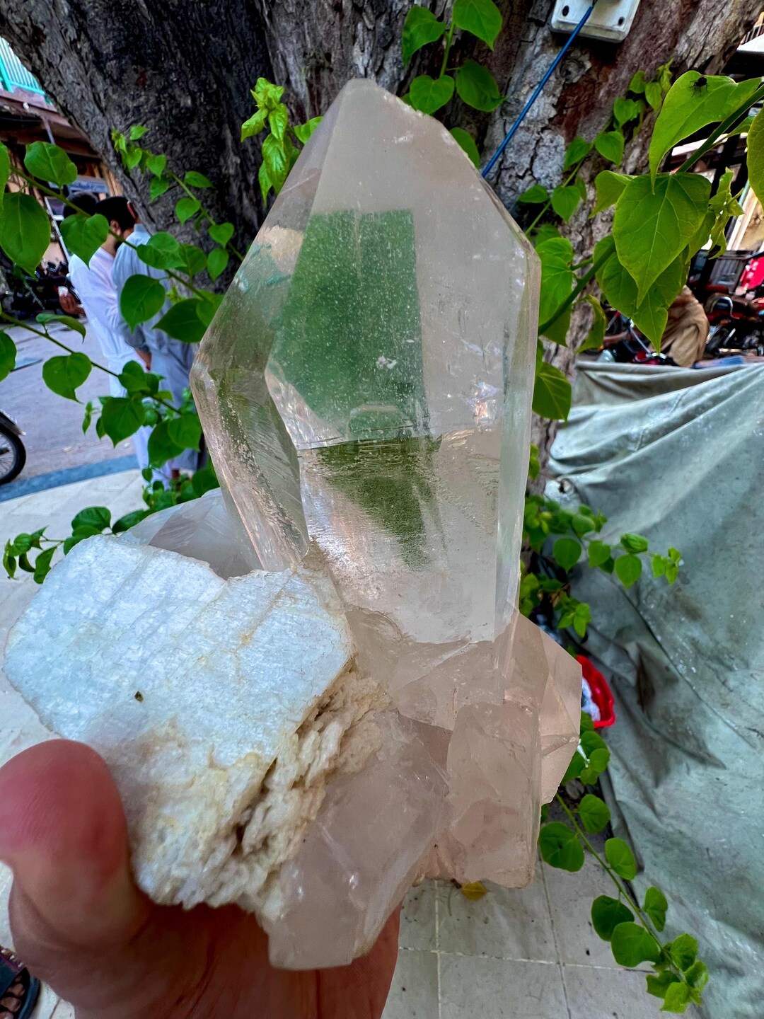 Beautiful 2.030kg Clear Quartz Crystal With Green Spark | Natural ...