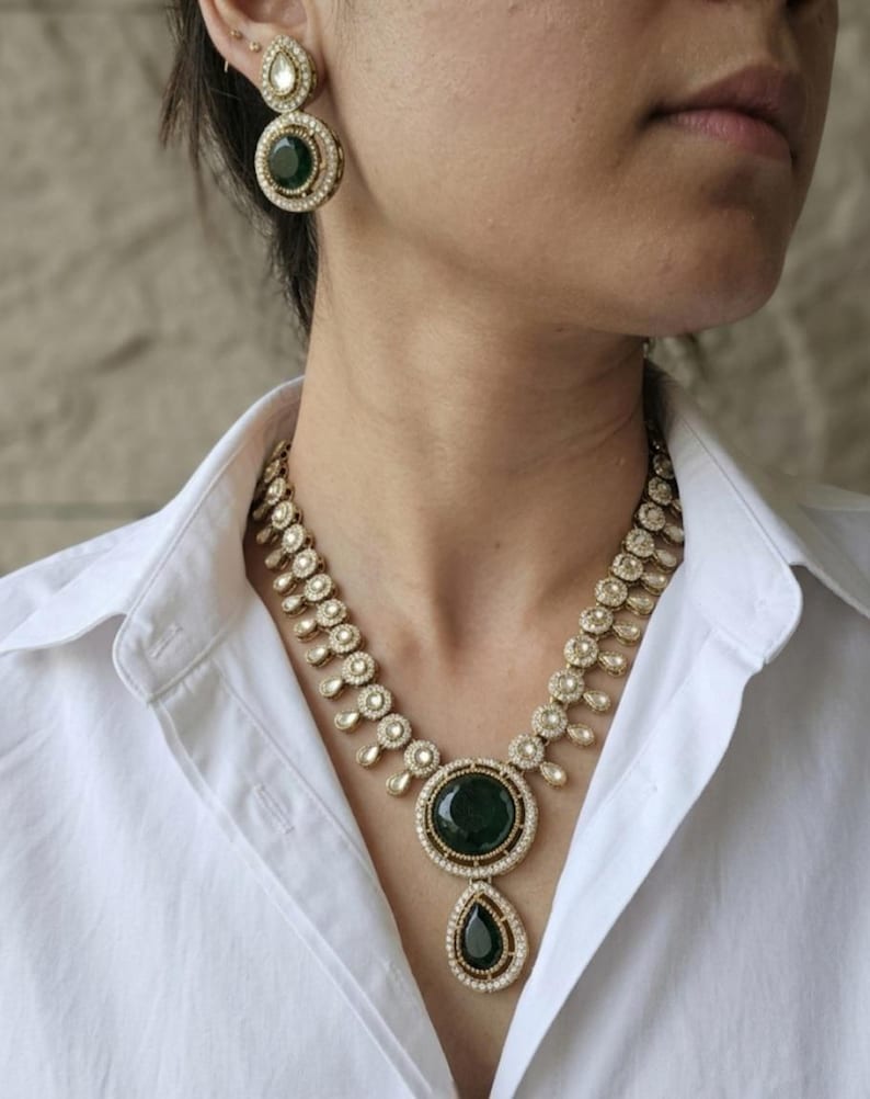 KRUVYA Handmade Gold Kundan Long Haar Set Paired With Stunning ...
