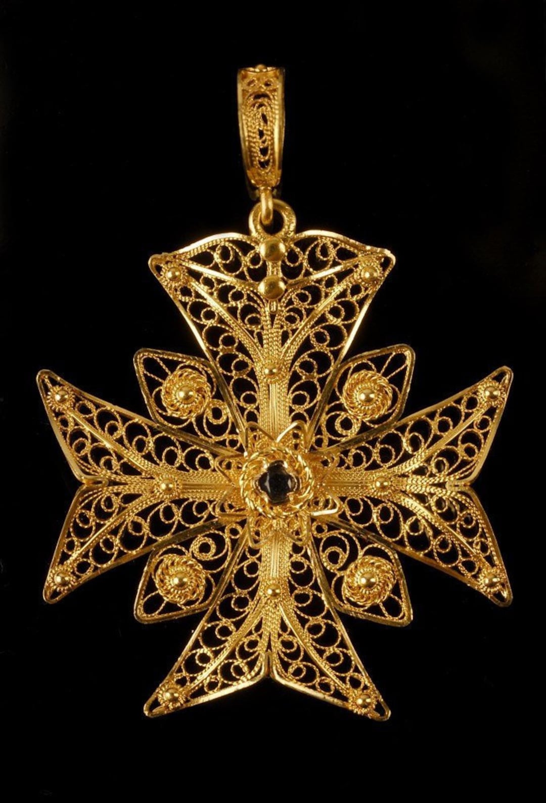 Maltese Cross Pendant in 18K Gold Filigree and Ruby. Cross of Classic ...