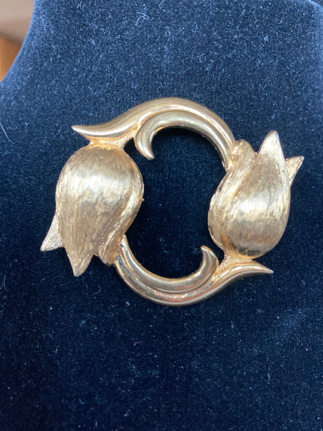 Vintage Monet Twin Tulip Circle Gold Tone Circle Brooch - Etsy
