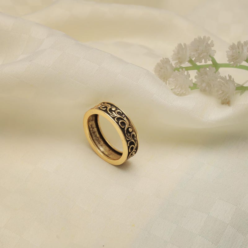 Scroll Engraved Ring - Etsy