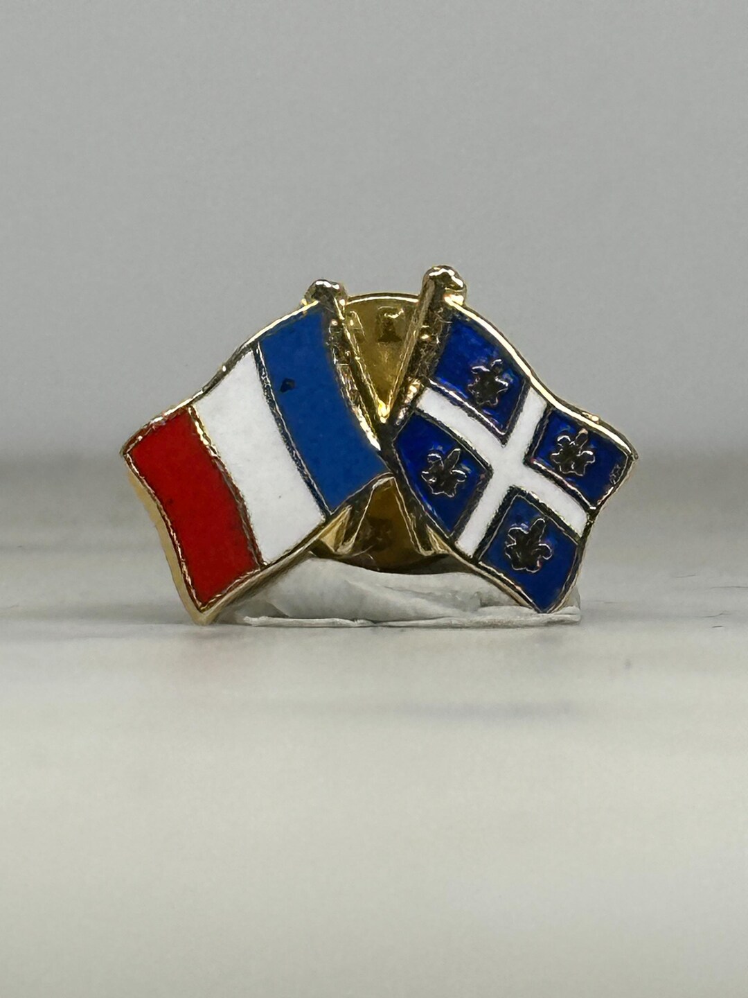 France & Quebec Flag Pin: Gold Tone Enamel - Friendship Theme Accessory ...