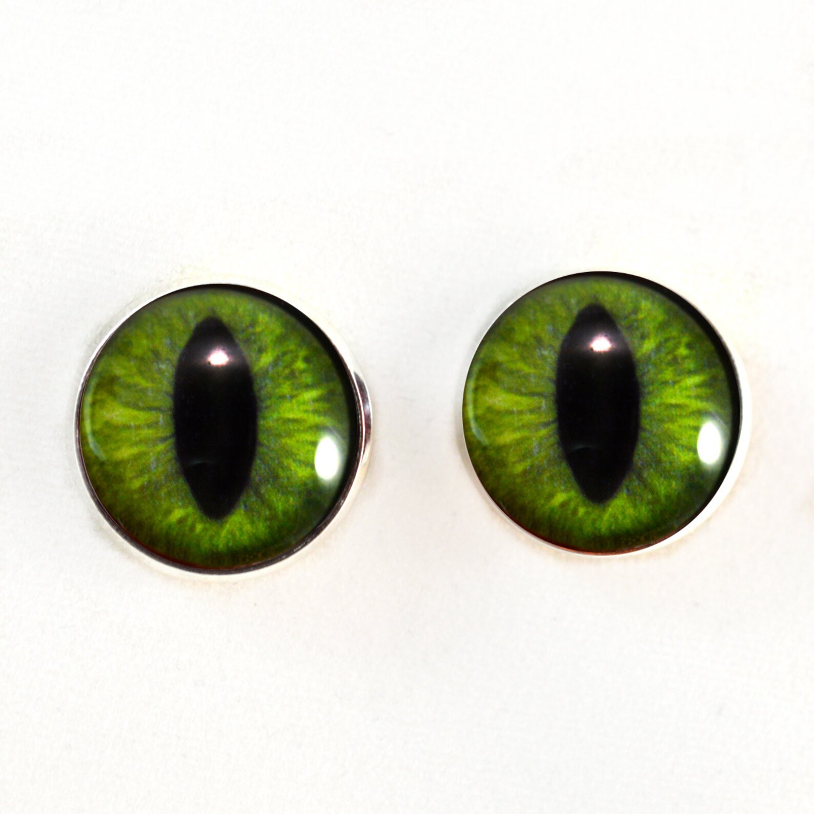 10mm - 30mm Lime Green and Cat or Dragon Button Eyes Sew on Shanks ...