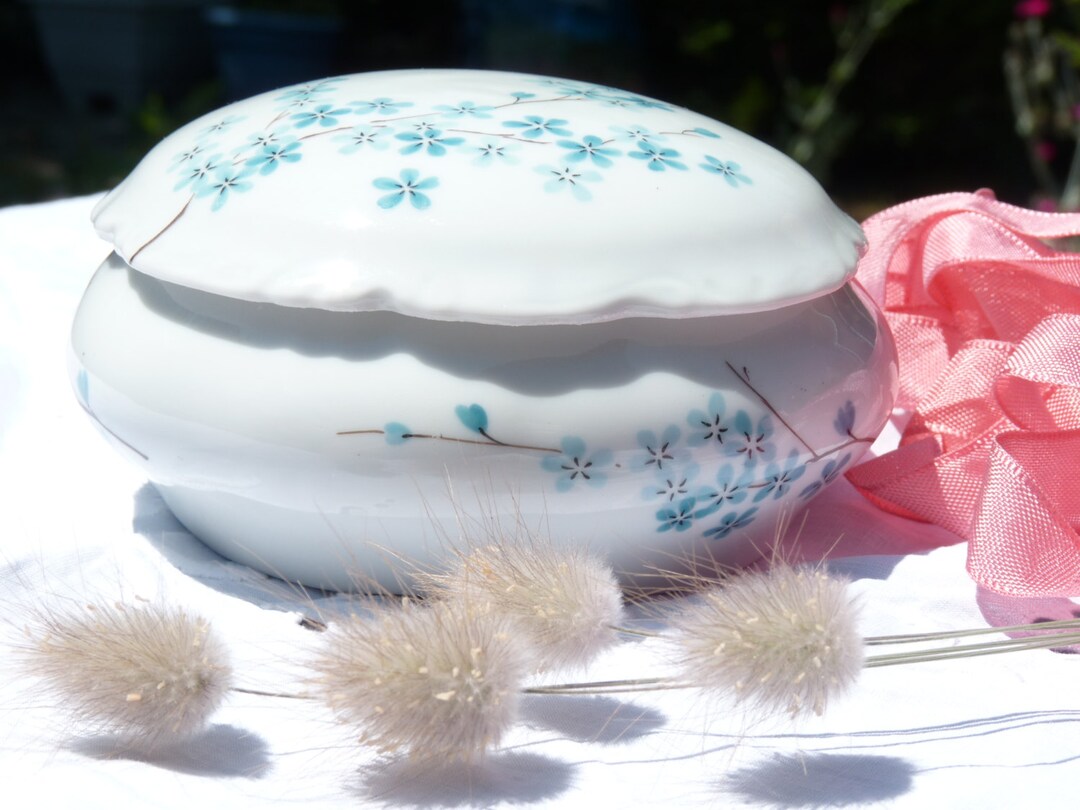 Lovely Limoges Porcelain Box Singer Limoges France Blooming Bleu Flower ...