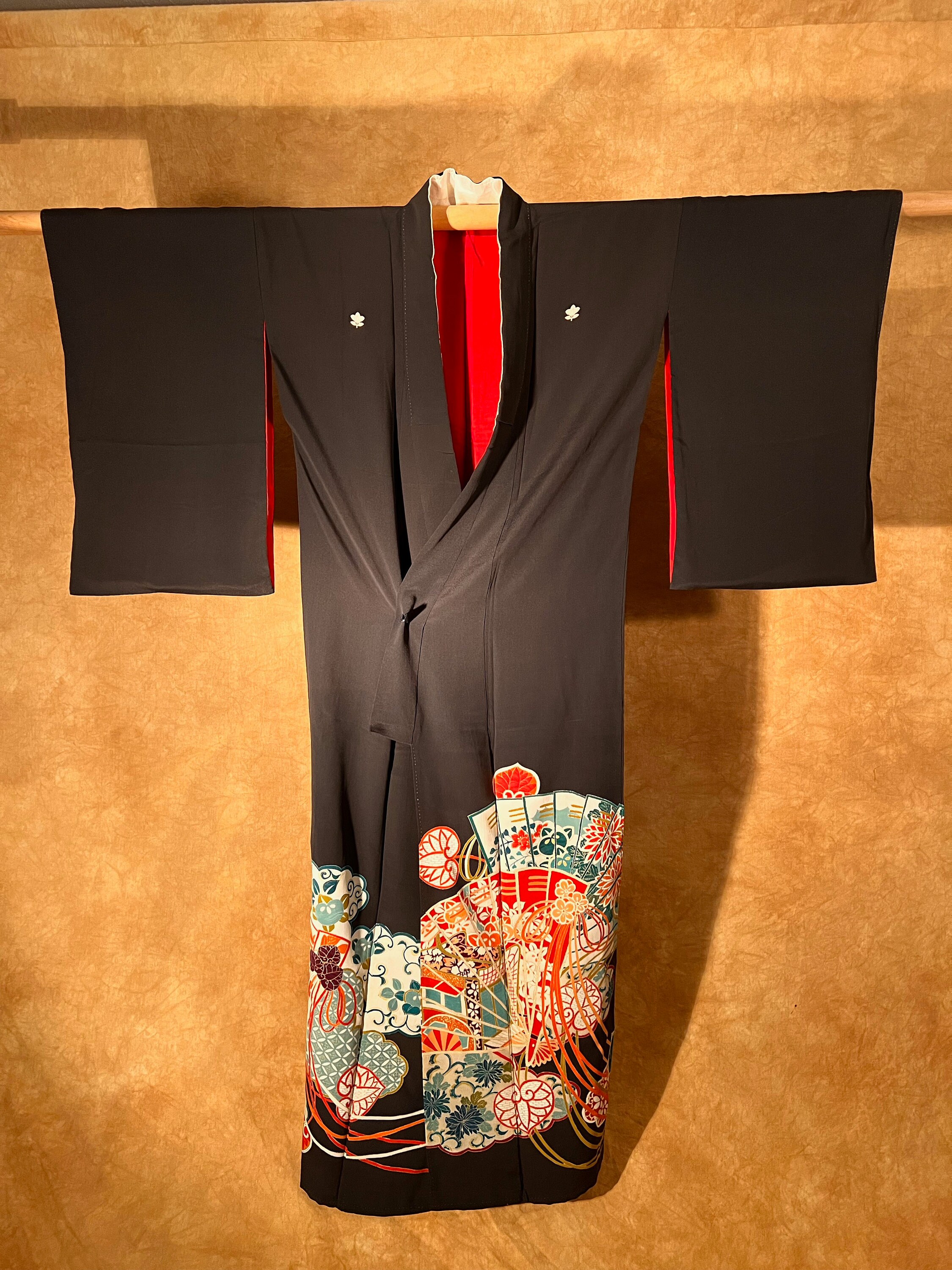 Antique Pure Silk Itsutsu-mon five Crest / Kurotomesode Black Kimono ...
