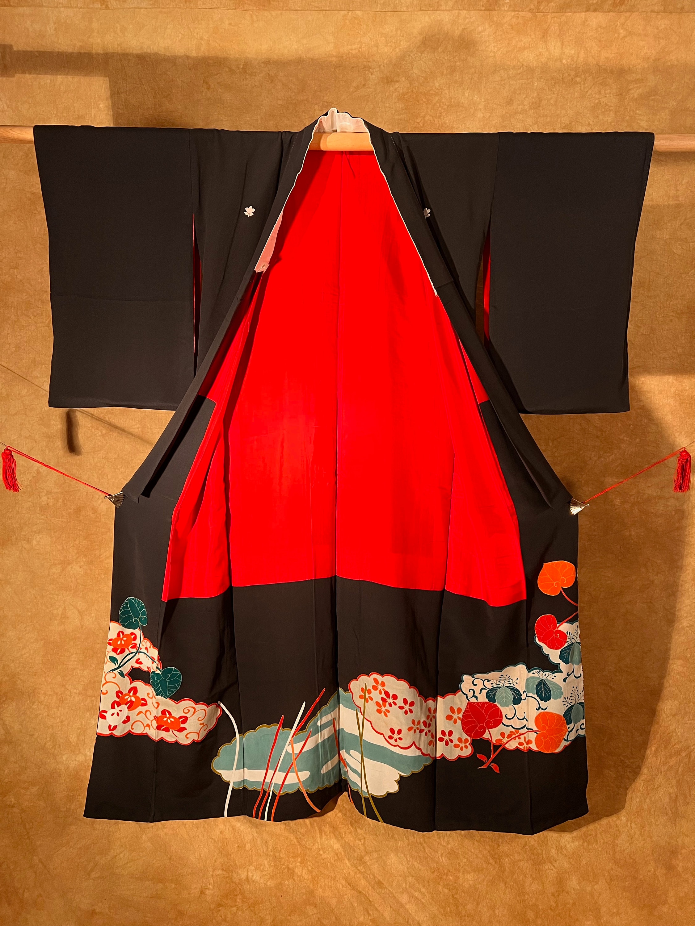 Antique Pure Silk Itsutsu-mon five Crest / Kurotomesode Black Kimono ...