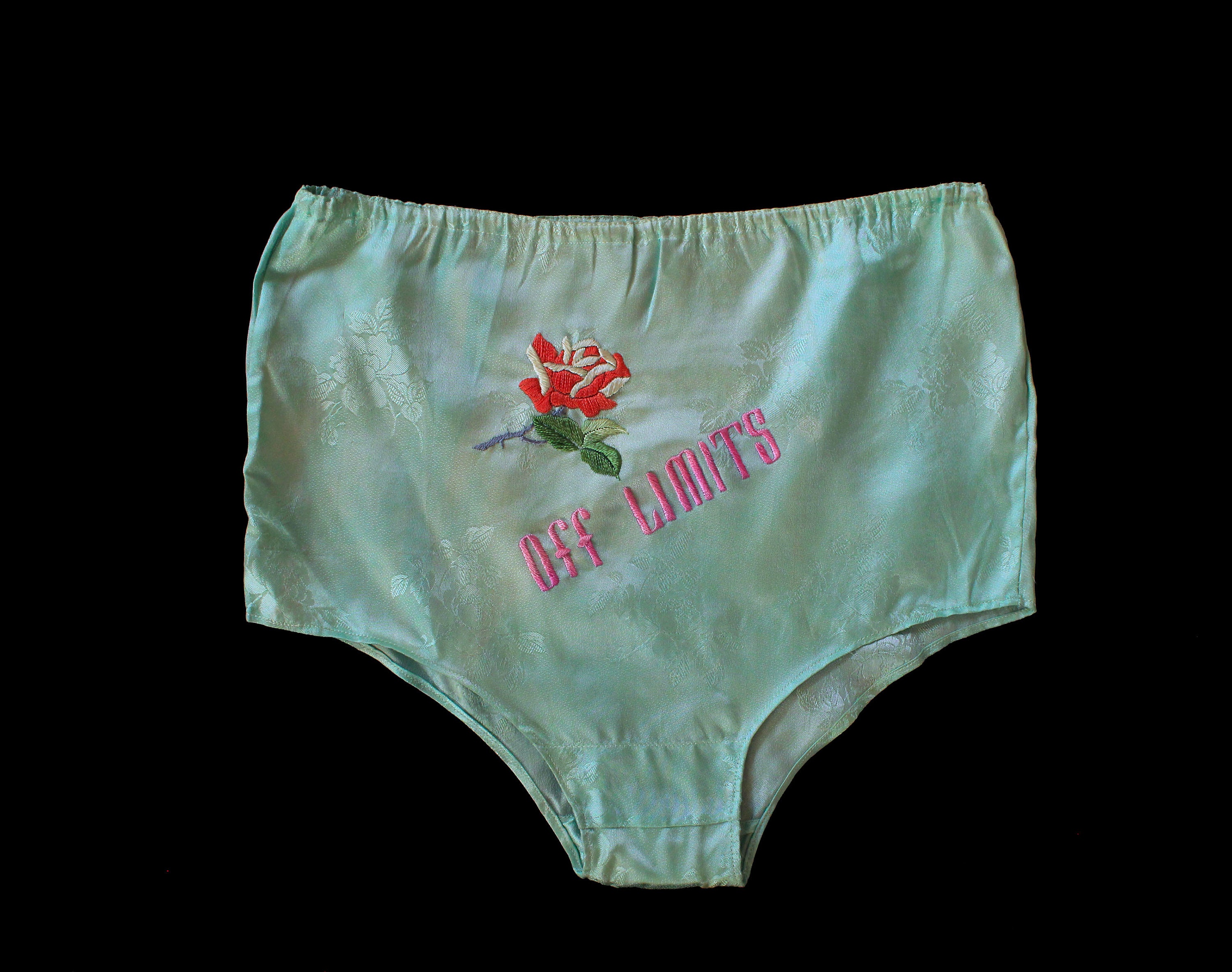 RARE 1940s Lingerie Set / 40s WWII Satin Novelty Bra and - Etsy Canada