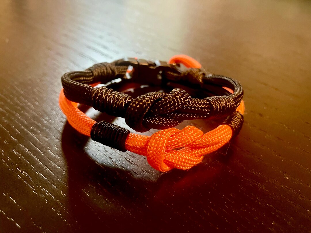 Paracord Survival Bracelet: Outdoor Hiking Knot Wristband - Etsy