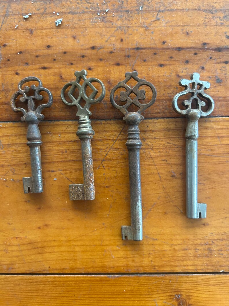 55 Antique Skeleton Keys - Ornate Vintage Clock & Furniture Keys - Etsy