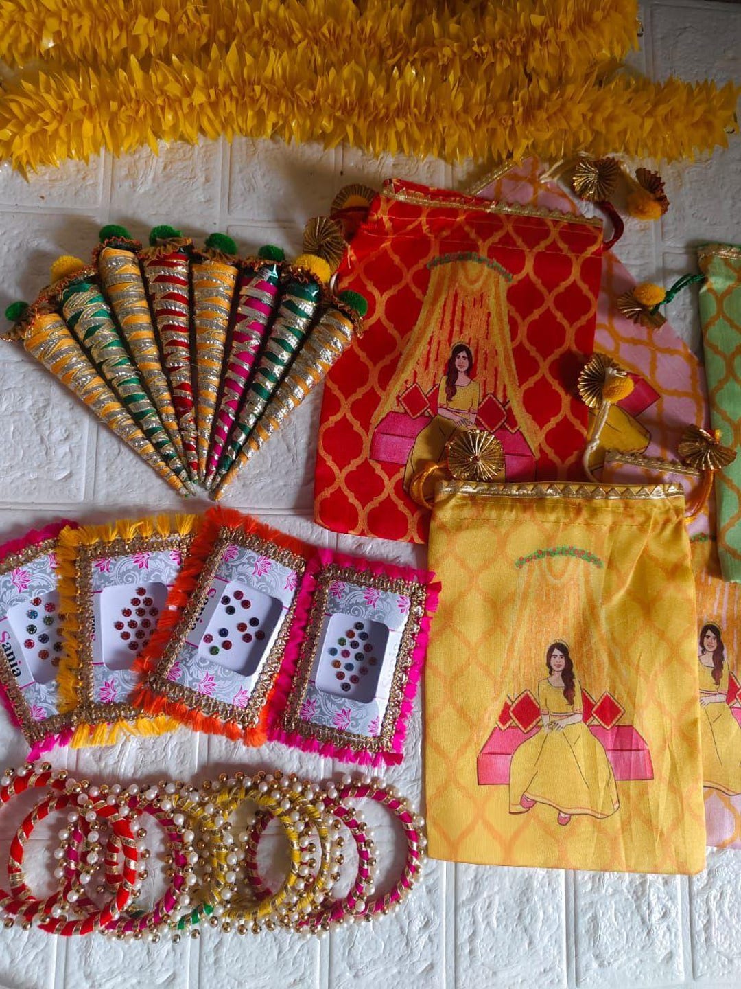20x Bulk Mehendi Return Gift Combo | Mehendi Cone, Bindi and Potli ...