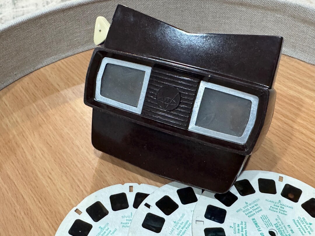View-master Model E Viewer and Reels | 1955–1961 | Brown Bakelite 3D ...