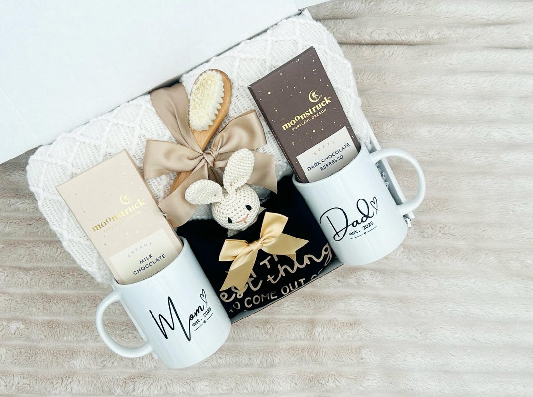 Personalized New Parent Gift Box: Mugs, Onesie & Blanket - Etsy