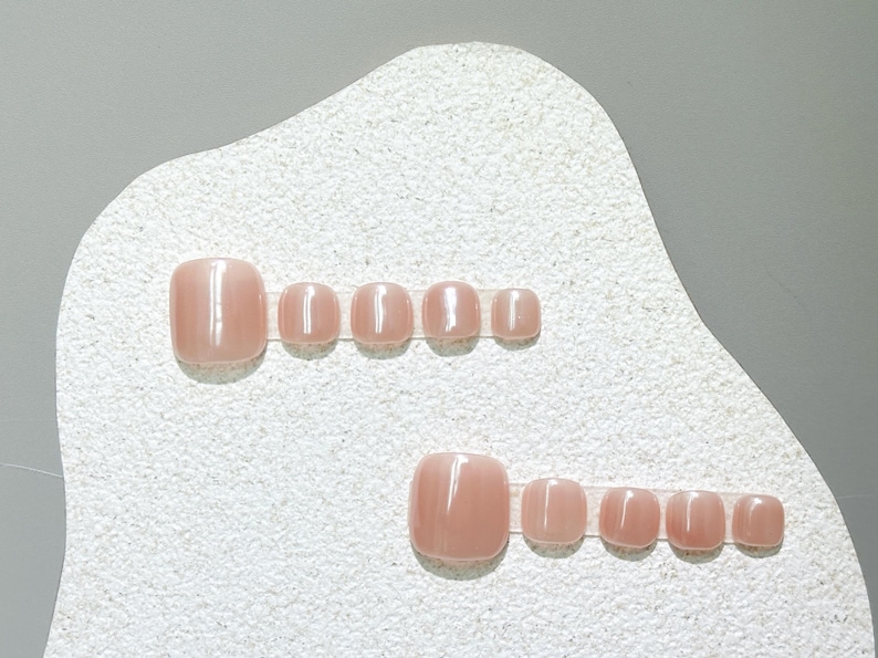Hailey Bieber Glazed Donut Toe Nails, Pearl Pink Chrome Press on ...