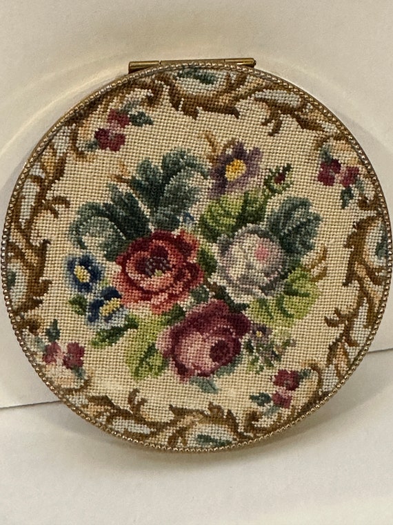 Vintage petit point powder - Gem