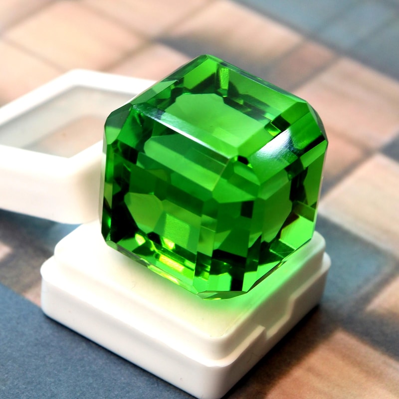 Peridot Burmese - Etsy