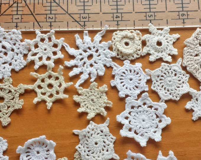 25 Natural Mini Crochet Doilies Mix, Small Flower Doily Pieces, Tiny ...