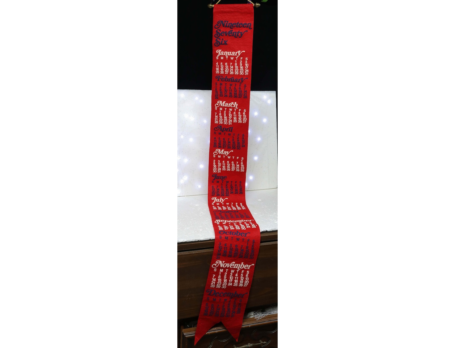 1976 Red, White & Blue Felt Pennant Calendar Mid-century Modern Font 63 ...