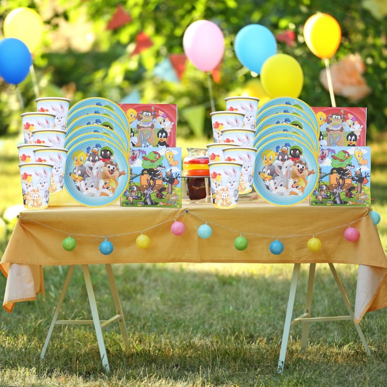 BABY LOONEY Cartoon Honeycomb Table & Hanging Swirls for Theme Party ...