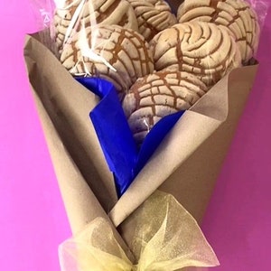 Ramo De Conchas / Concha Bouquet Original Art and Giclee Prints by ...