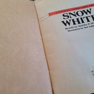 Snow White Book Retold by Martha P. Howlett, Illustrated by Sue Lundgren, A Favorite Grimm Fairy ...