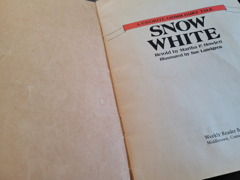 Snow White Book Retold by Martha P. Howlett, Illustrated by Sue Lundgren, A Favorite Grimm Fairy ...