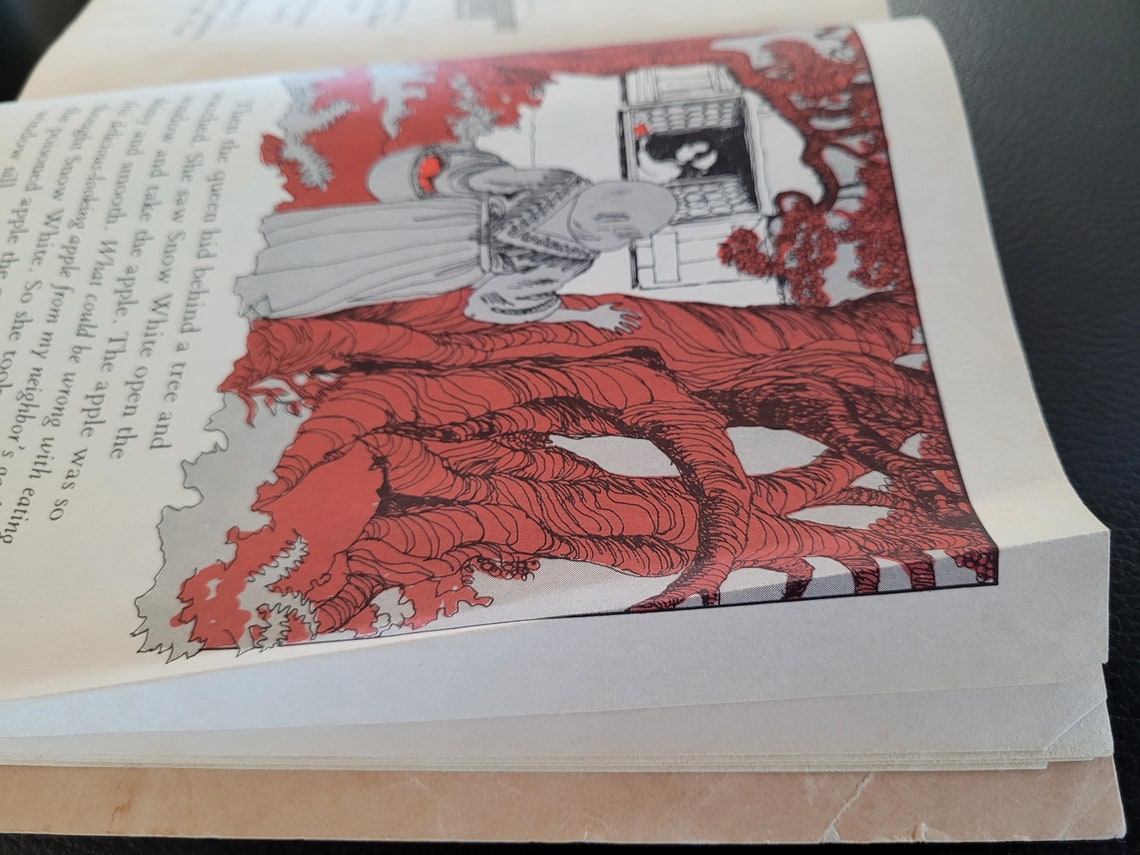 Snow White Book Retold by Martha P. Howlett, Illustrated by Sue ...