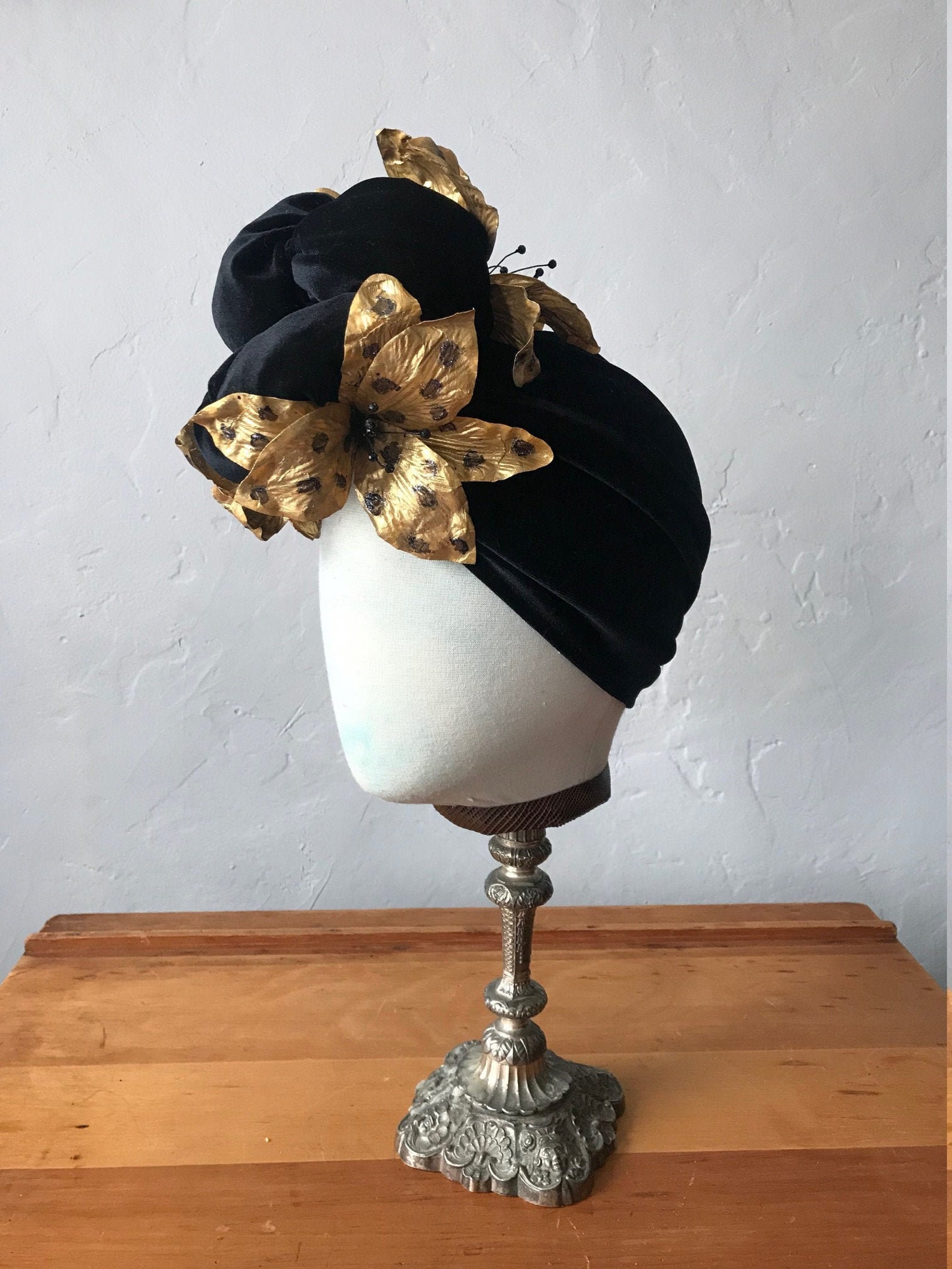 Vintage 1940's Style Black Velvet Turban With Gold Leopard Lilies ...