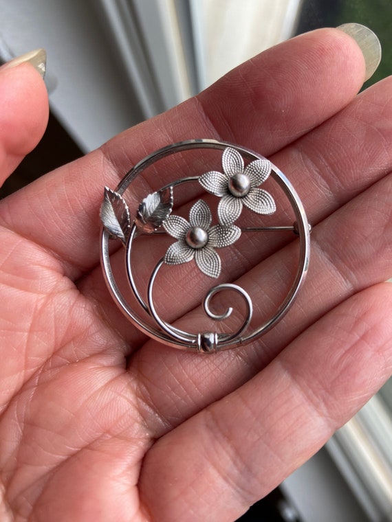 Vintage elegant flower brooch - Gem