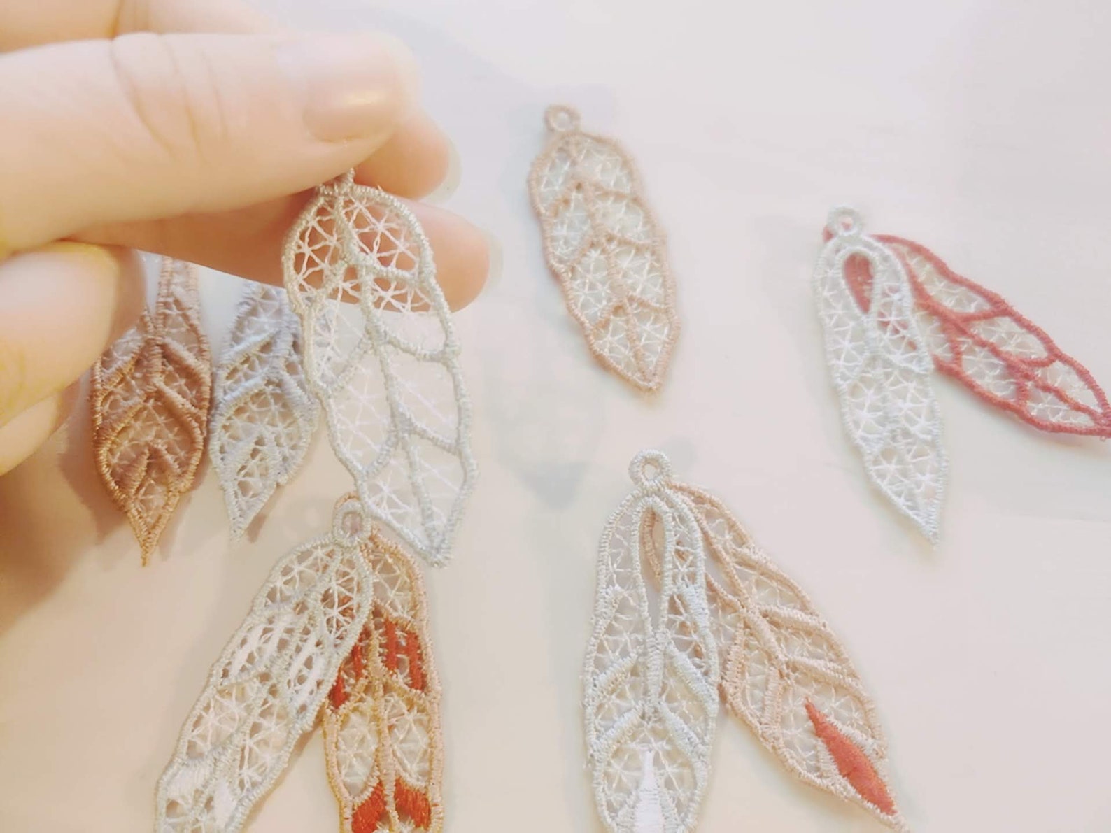 FSL Lace Feathers 5 Types Feather Embroidery Design Assorted Sizes Lace ...