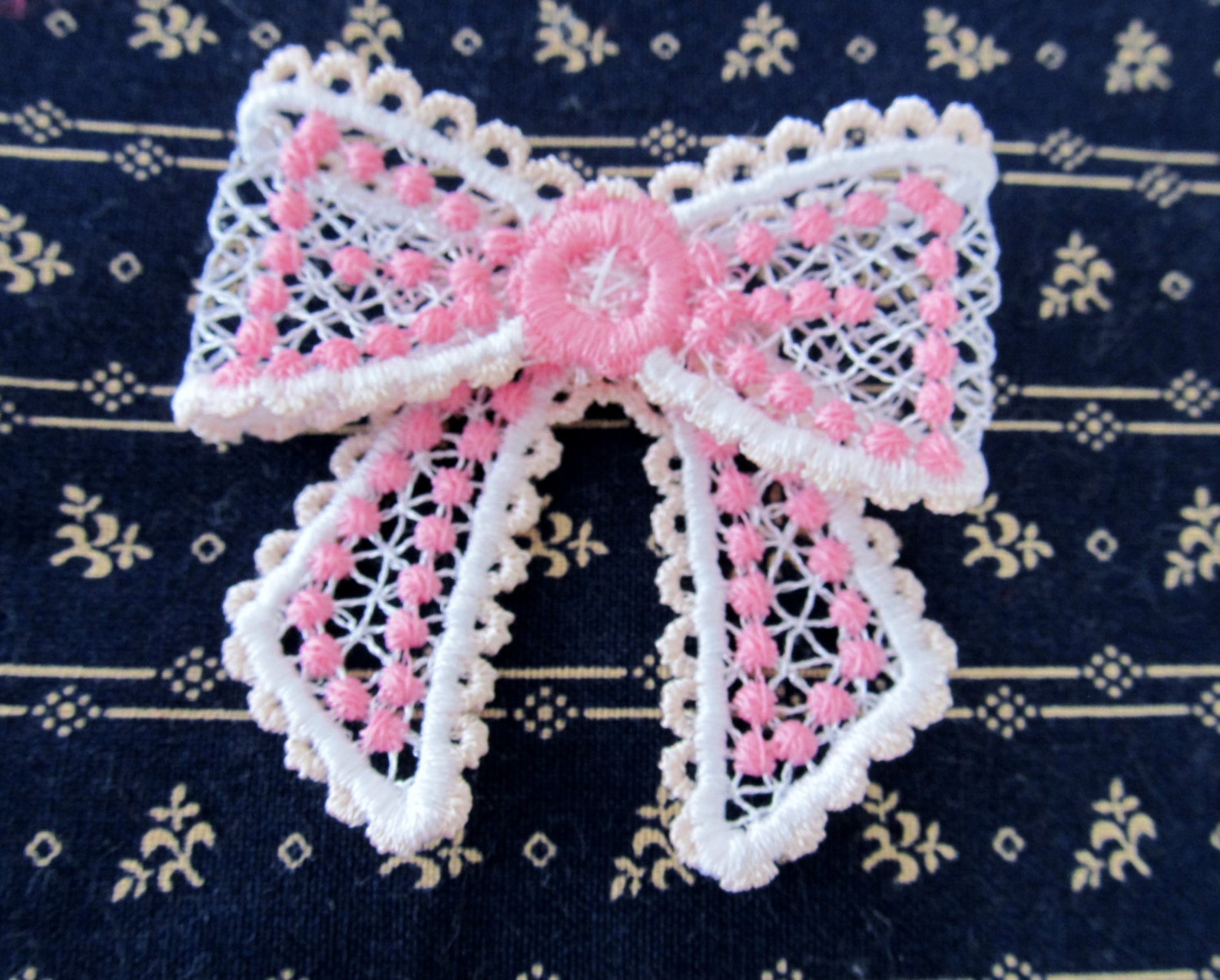Stunning Bow - FSL, Freestanding Lace, Curl Bow - Machine Embroidery ...