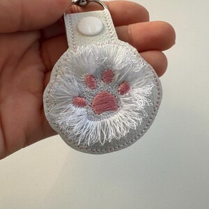 Fringed Cat Kitty Paw Eyelet and Key Fob Snap Tab in the Hoop Machine ...