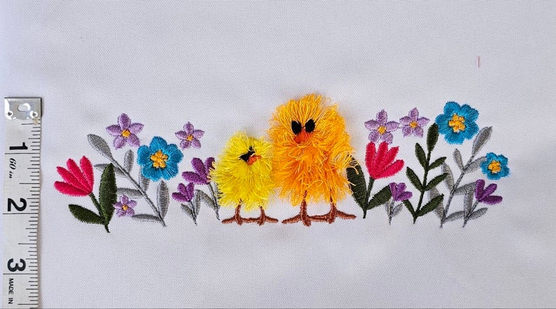 Floral Border Row Hidden Chicks Fringed Chick Design Easter Machine ...