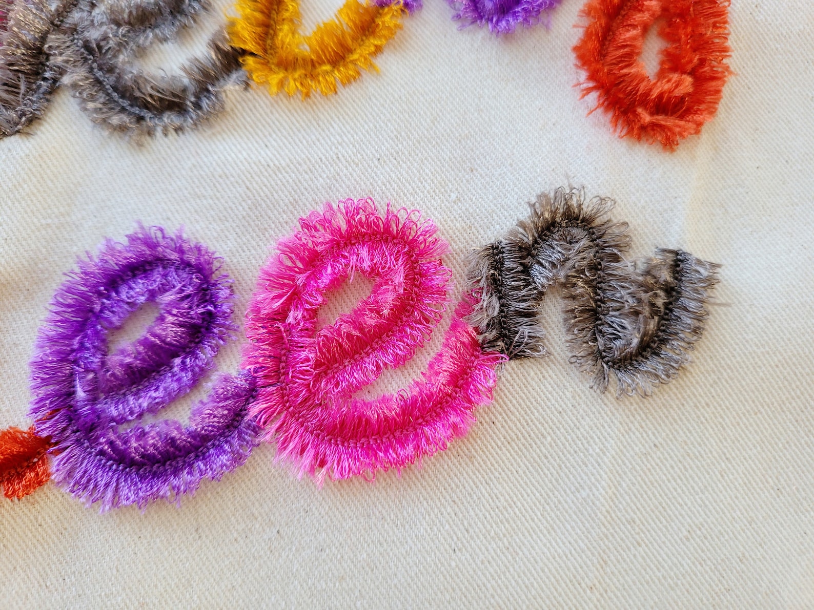 Queen Tiny Extra Secure & Fluff Fringed Handwriting Fluffy FONT Machine ...