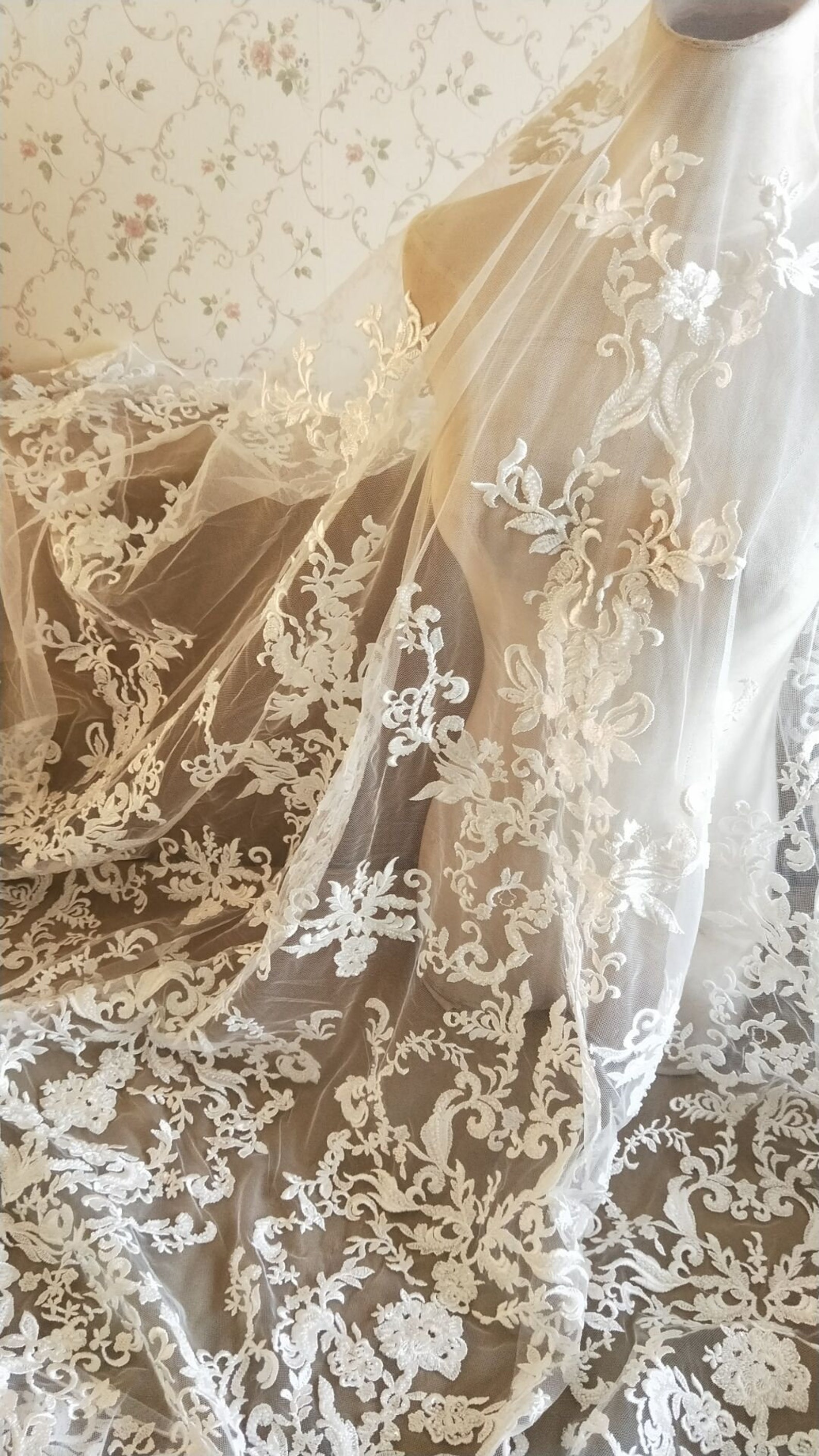 Gorgeous Beaded Wedding Lace Fabric Retro Aulic Lace New Design Lace ...