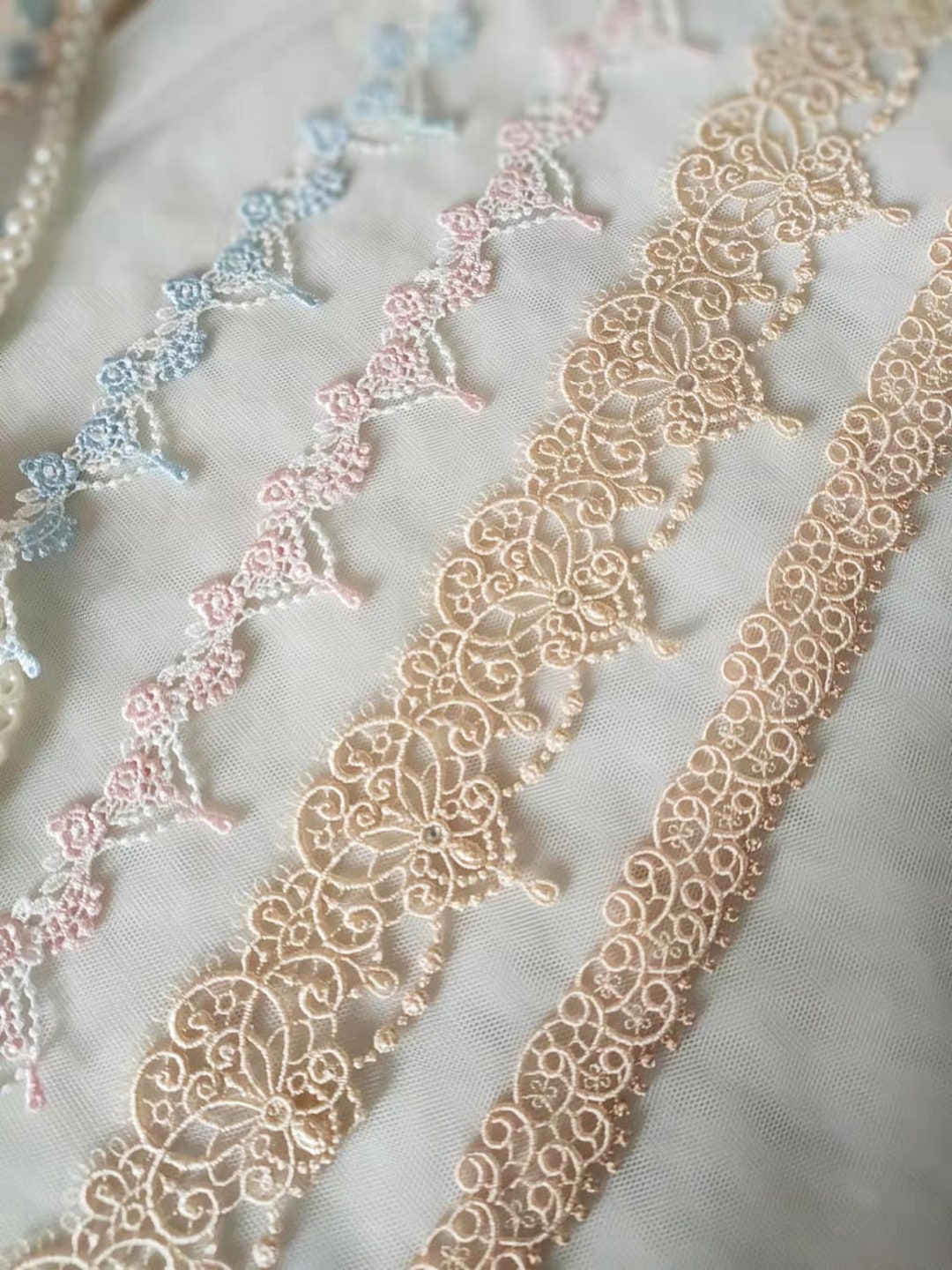 Exquisite Venice Lace Trim Scalloped Floral Embroidery Necklace ...
