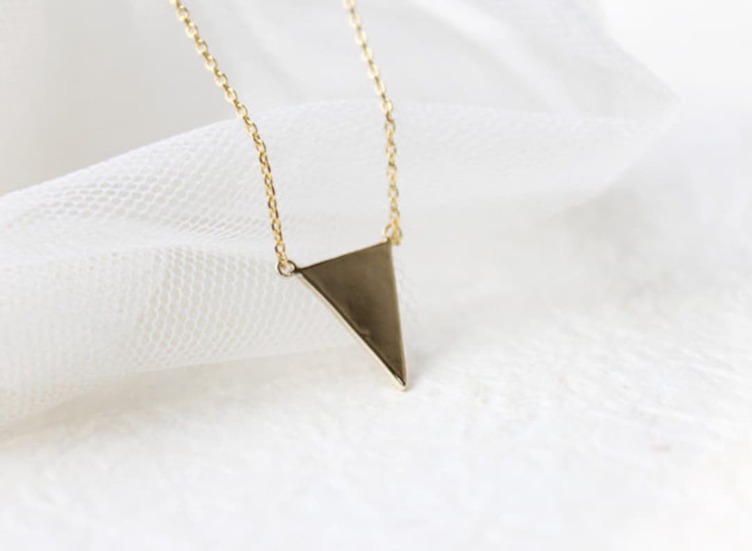 Gold inverted Triangle Arrow Necklace, Geometric Triangle Arrow Pendant ...