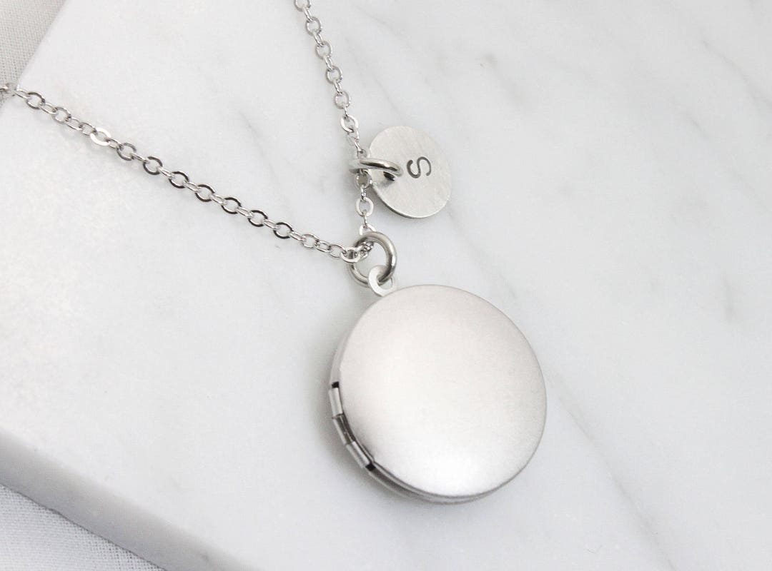 Personalized Round Silver Locket, Custom Silver Circle Locket Initial ...