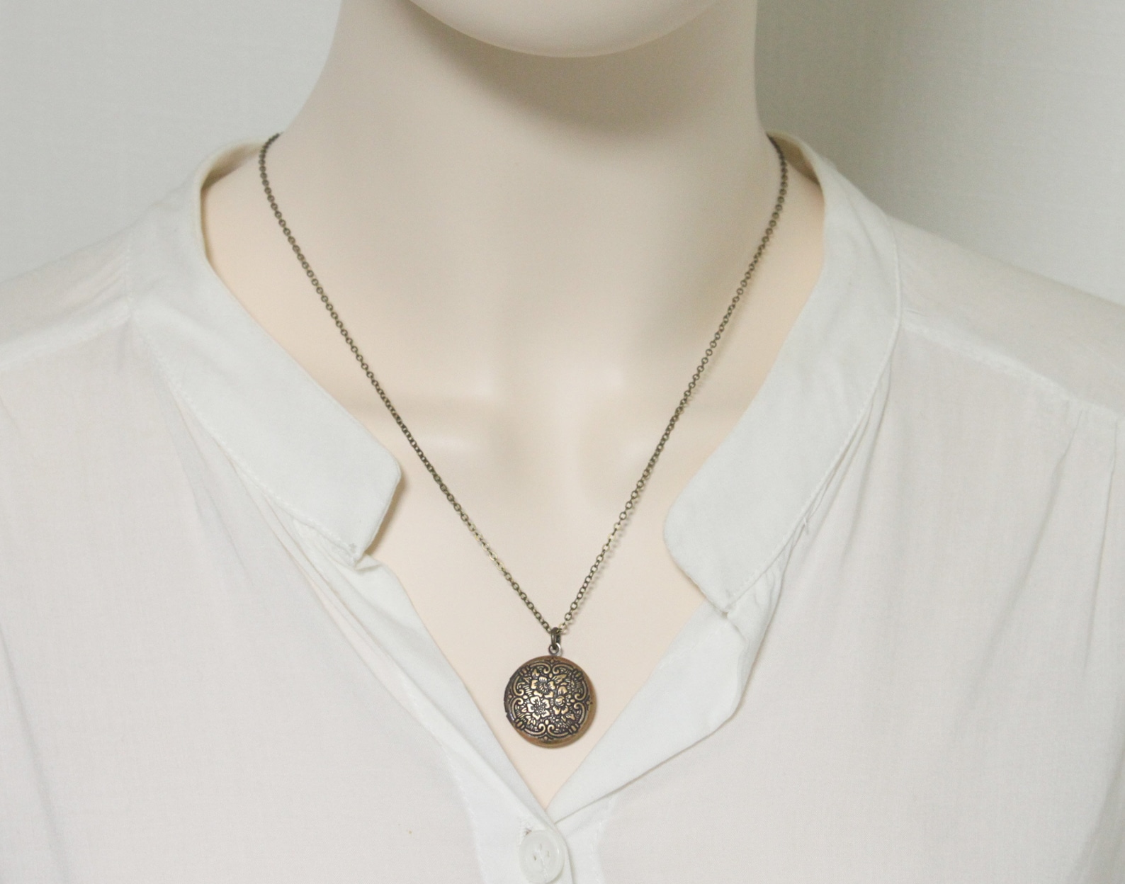 Personalized Vintage Style Personalized Round Locket Custom - Etsy