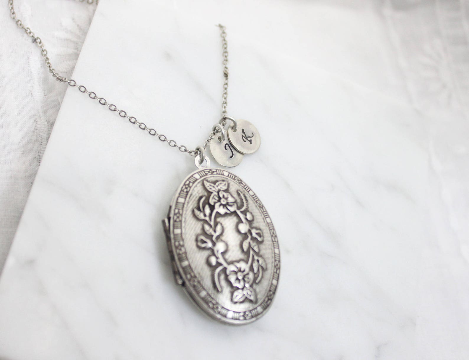 Personalized Vintage Style Flower Pattern Oval Locket Custom | Etsy