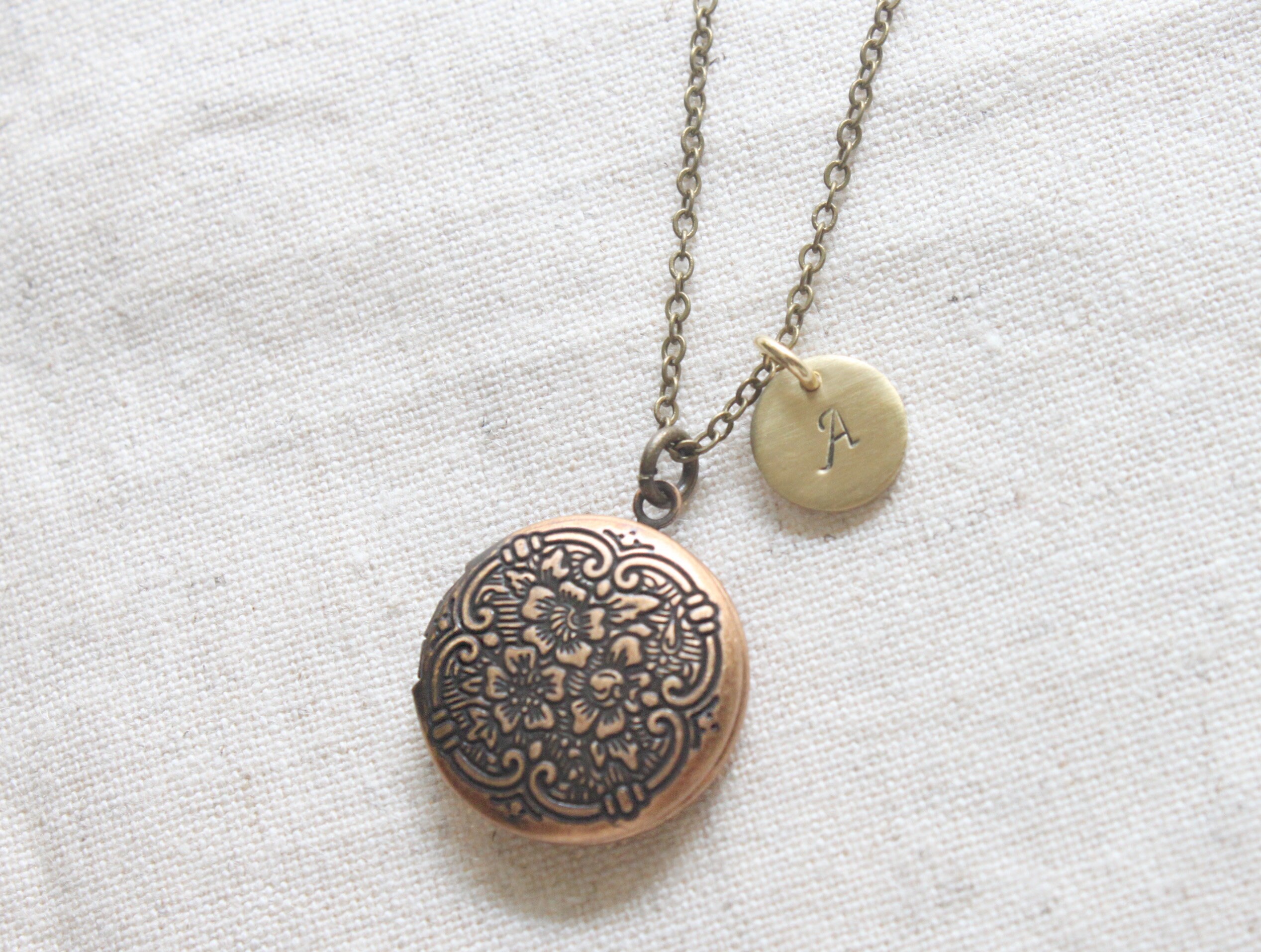 Personalized Vintage style round Locket Custom circle locket | Etsy