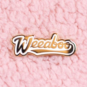 Weeaboo Pin Hard Enamel Gold 3cm - Anime Otaku Japanese Lapel Pin ...