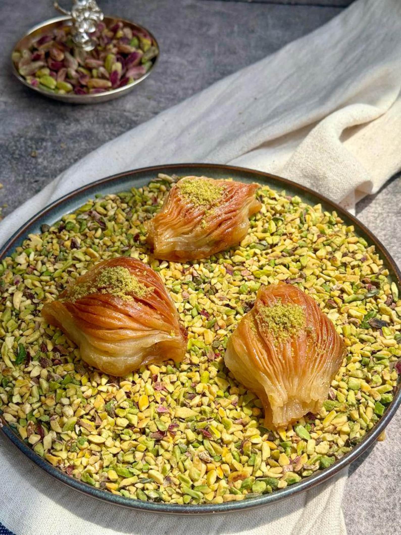 Pistachio Mussel Baklava: Turkish Semolina Cream Dessert - Etsy