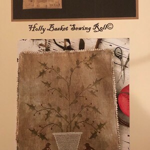 Holly Basket Sewing Roll by Stacy Nash Primitives - Etsy