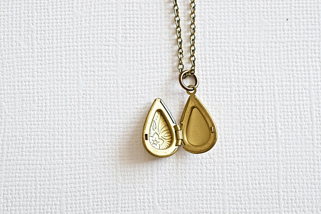 Vintage Dainty Locket, Keepsake Mini Locket, Brass Layering Necklace - Etsy