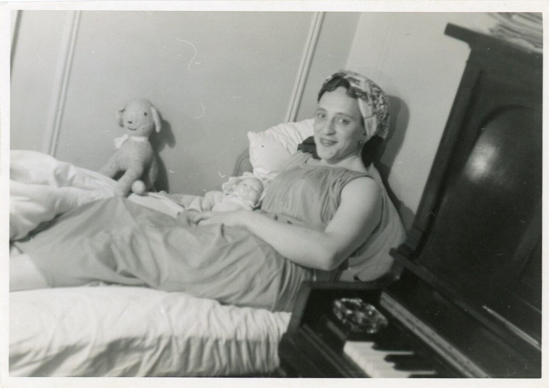 Black and White Photo - "bedroom Singer" - Bed Rest Relax, Musical ...